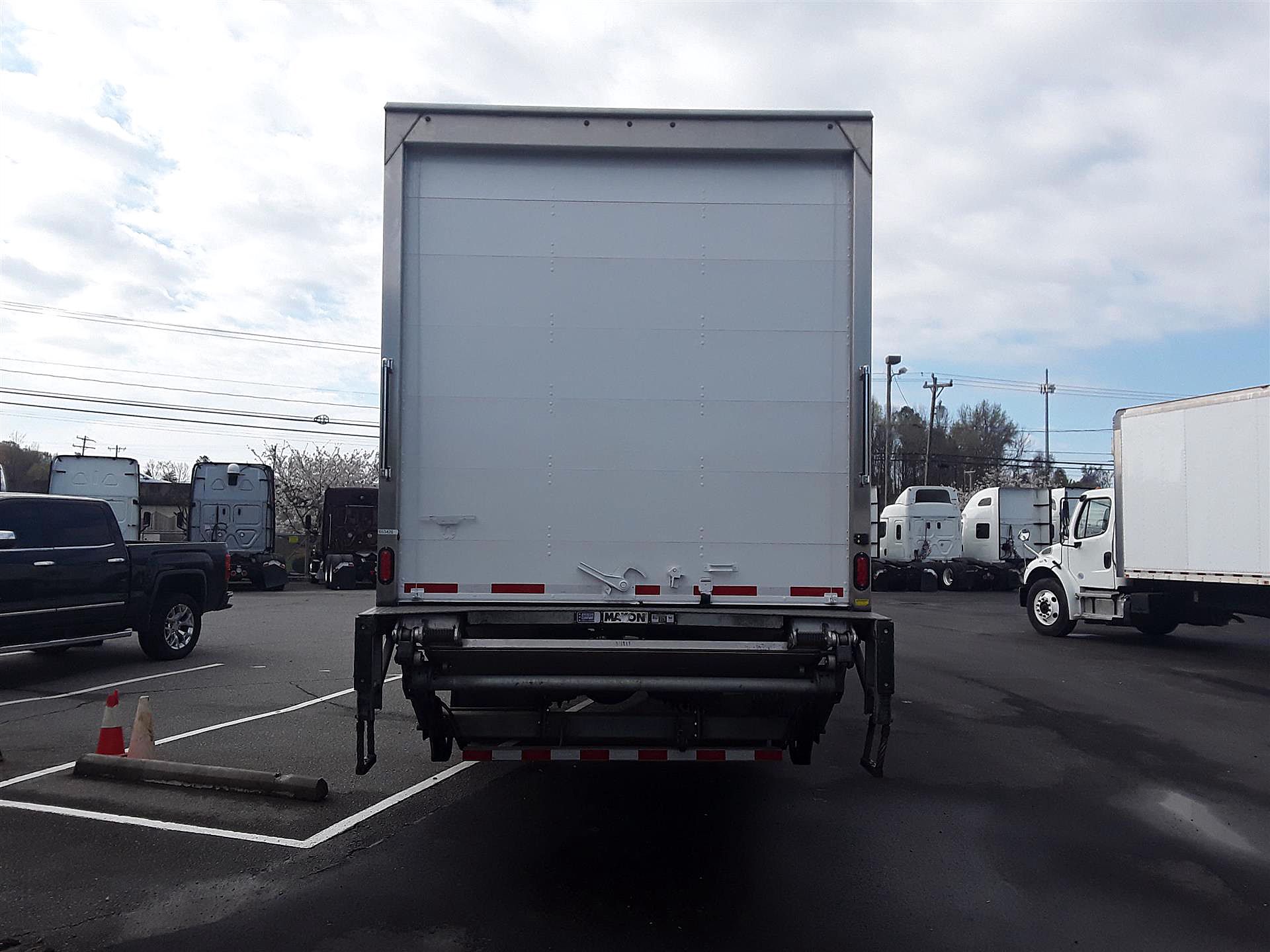 2019 Freightliner M2 106 (For Sale) | Day Cab | #875616