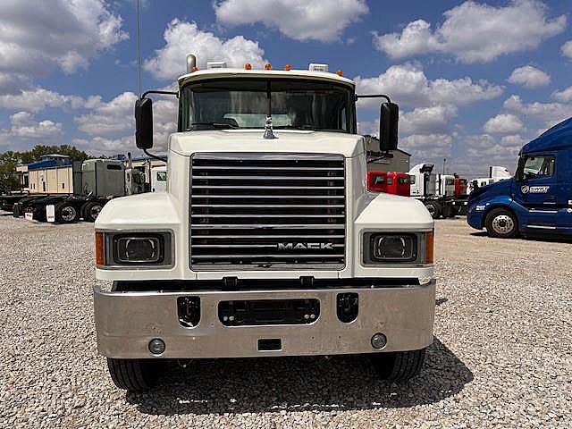2020 Mack Pinnacle PI64T M778 For Sale | Daycab Sleeper | #5812