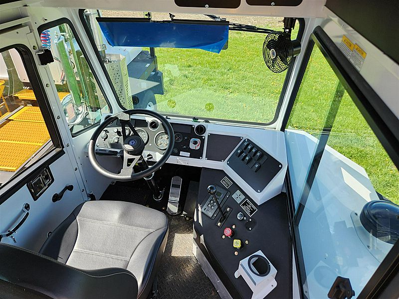 2023 Capacity TJ5000 (For Sale) | Yard Spotter | #200012