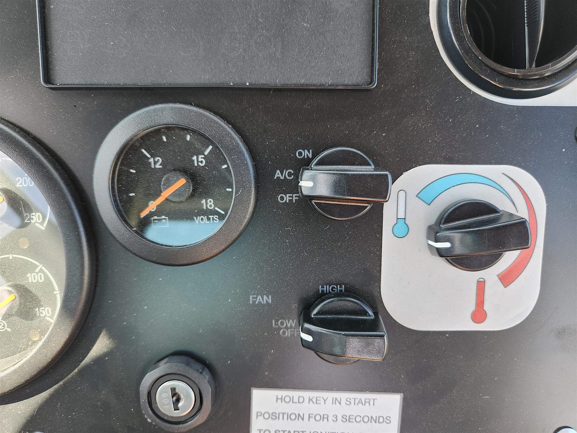 2023 Capacity TJ5000 (For Sale) | Yard Spotter | #200012