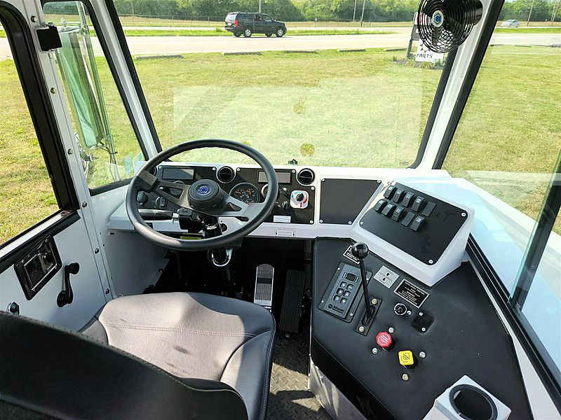 2023 Capacity TJ5000 (For Sale) | Yard Spotter | #999997