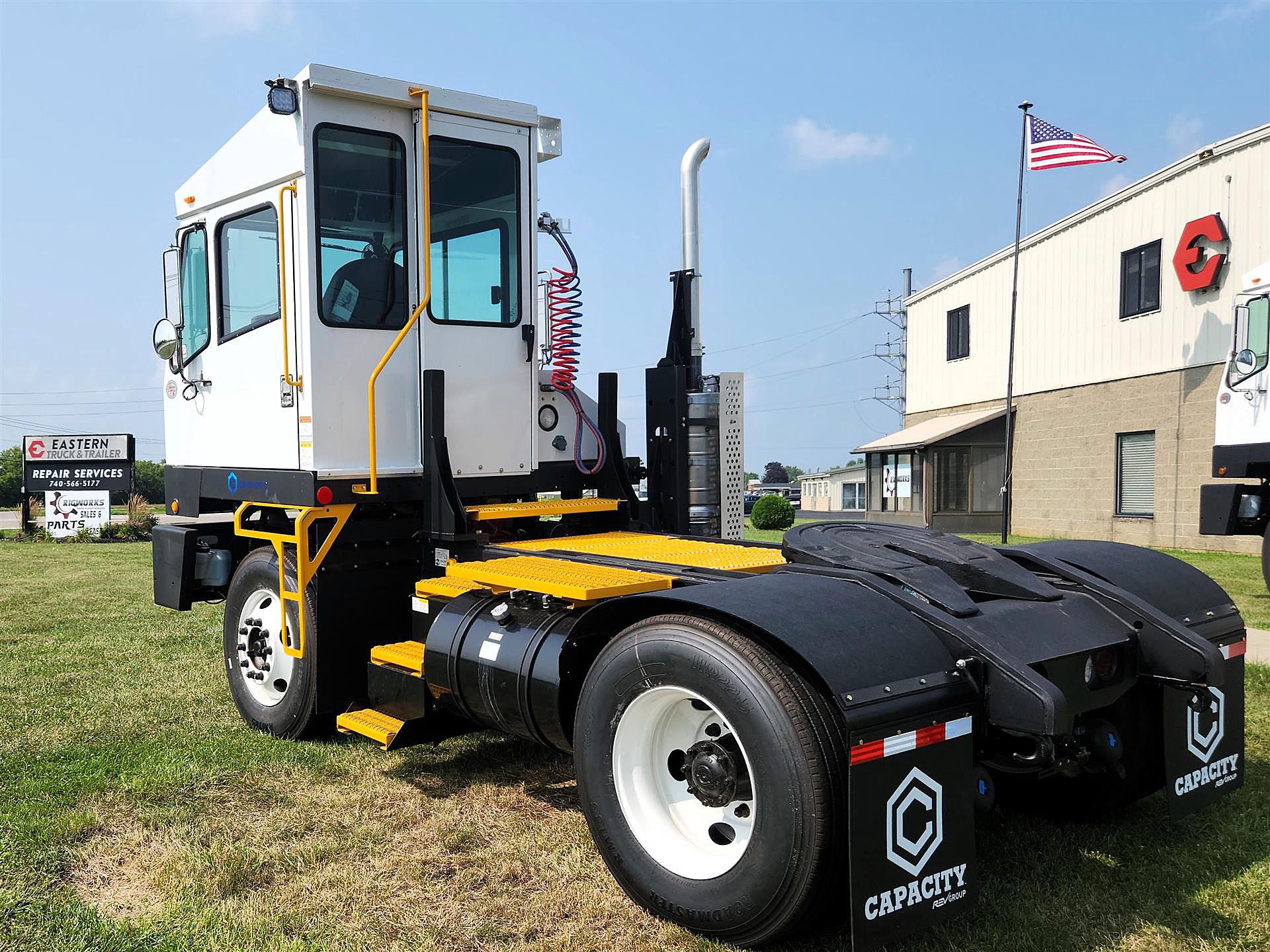 2023 Capacity TJ5000 (For Sale) | Yard Spotter | #999997