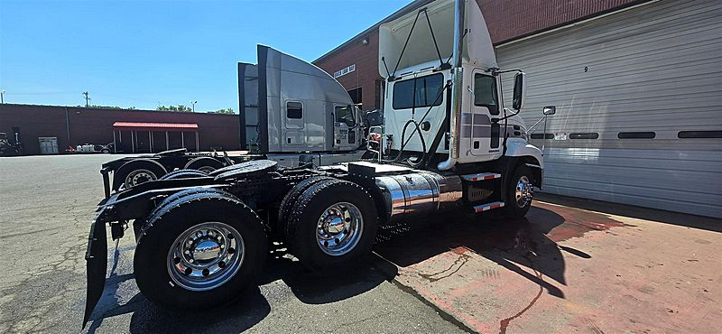 2017 Mack Pinnacle CXU613 For Sale | Day Cab | # 677403