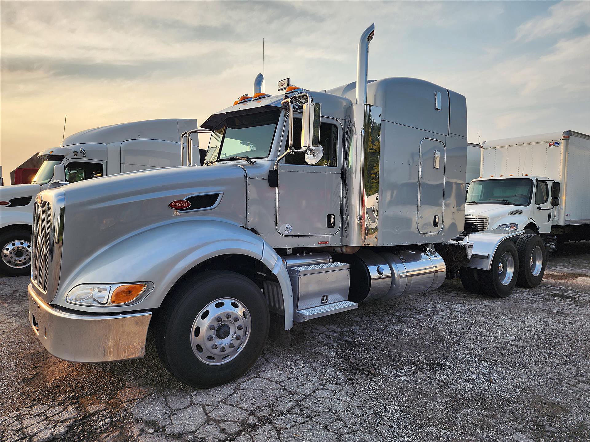 2013 Peterbilt 386 For Sale | 63" Sleeper | #8*181