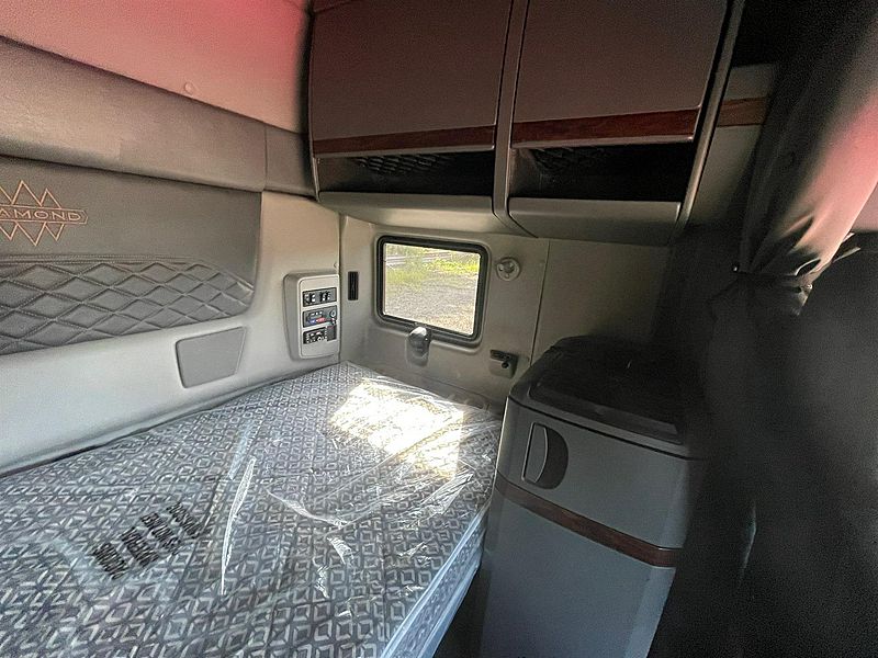 2024 International HX520 (For Sale) | 73" Sleeper | #SN685315