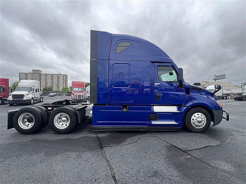 2021 Freightliner Cascadia 126 For Sale | 72" Sleeper | #264701