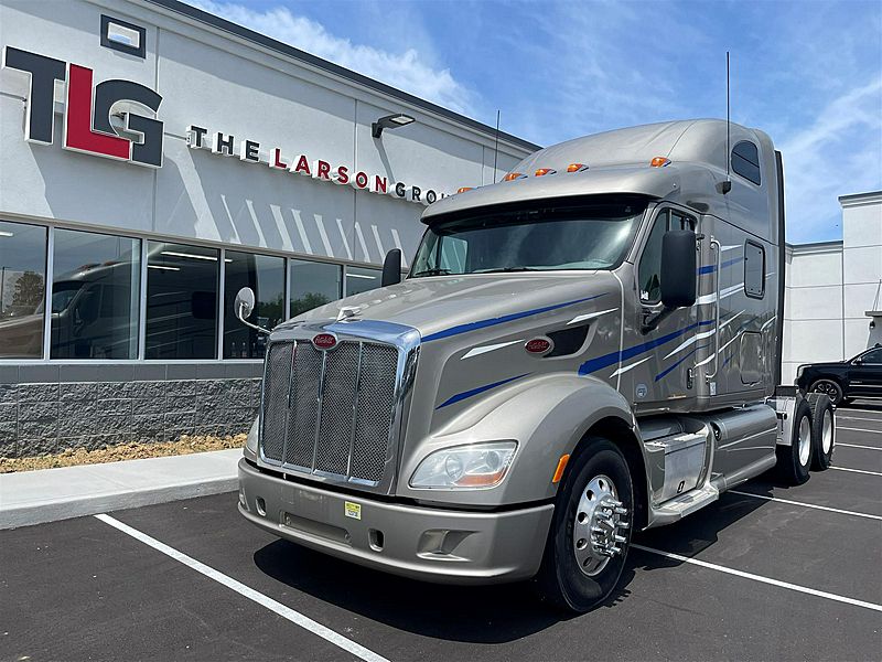 2014 Peterbilt 587 For Sale | 70" Sleeper | #D207553