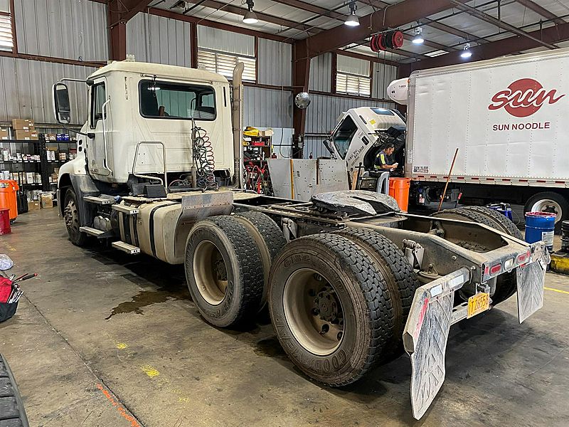2016 Mack Pinnacle CXU600 (For Sale) | Day Cab | # 366480