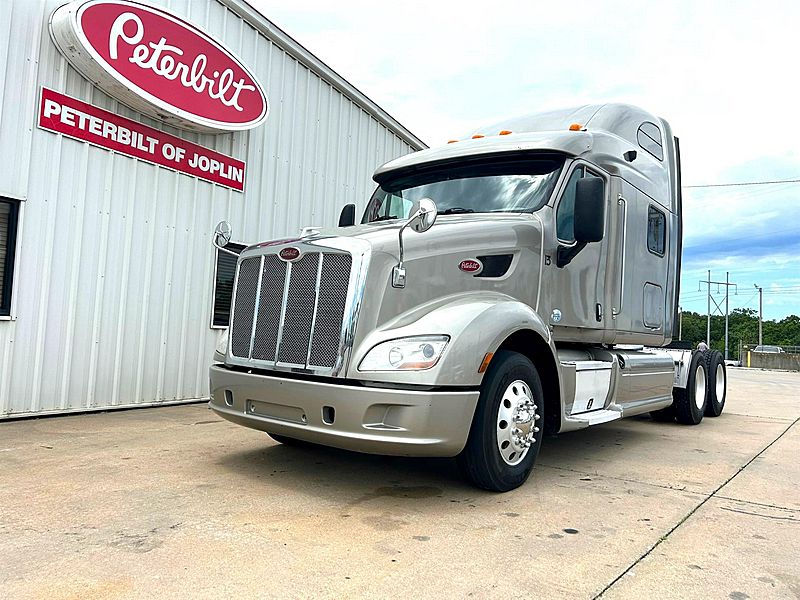 2014 Peterbilt 587 (For Sale) | 70" Sleeper | #D207523
