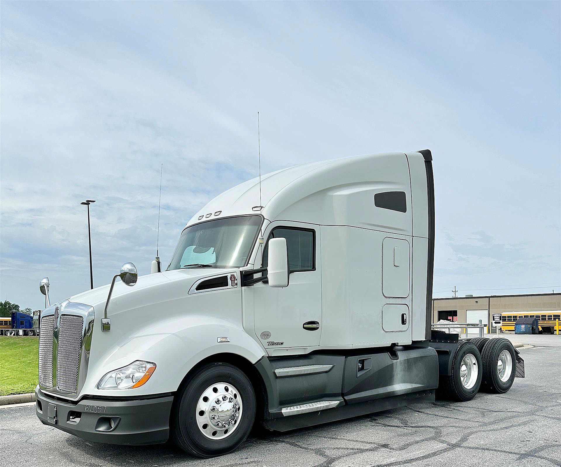 2020 Kenworth T680 (For Sale) | 76" Sleeper | #0572563