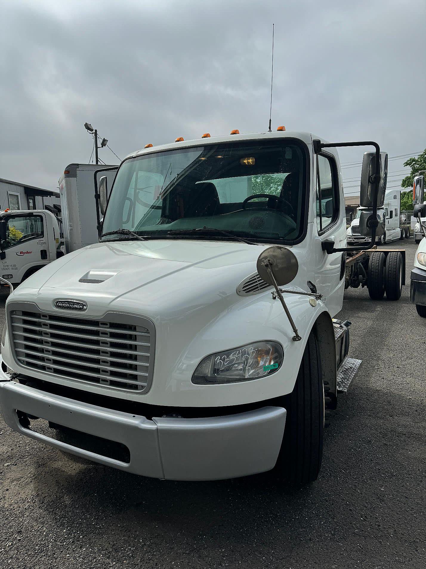 2015 Freightliner M2 106 For Sale | Day Cab | #325423
