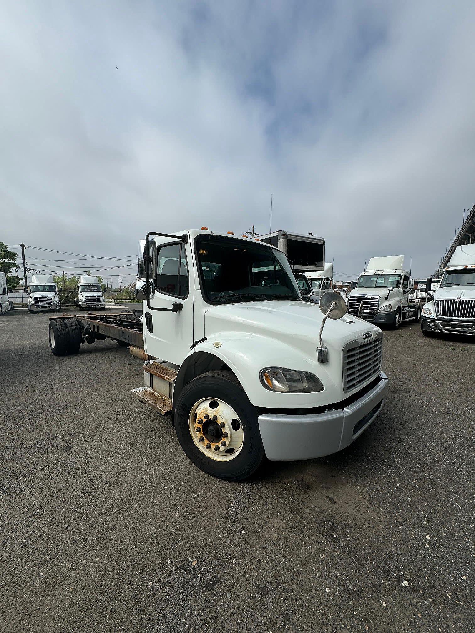 2015 Freightliner M2 106 For Sale | Day Cab | #325423