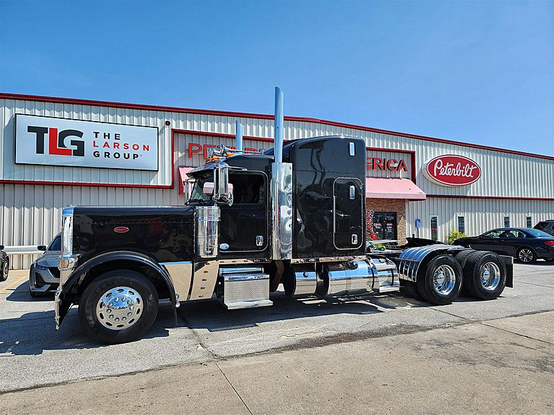 2012 Peterbilt 389 For Sale | 72" Sleeper | #D160699
