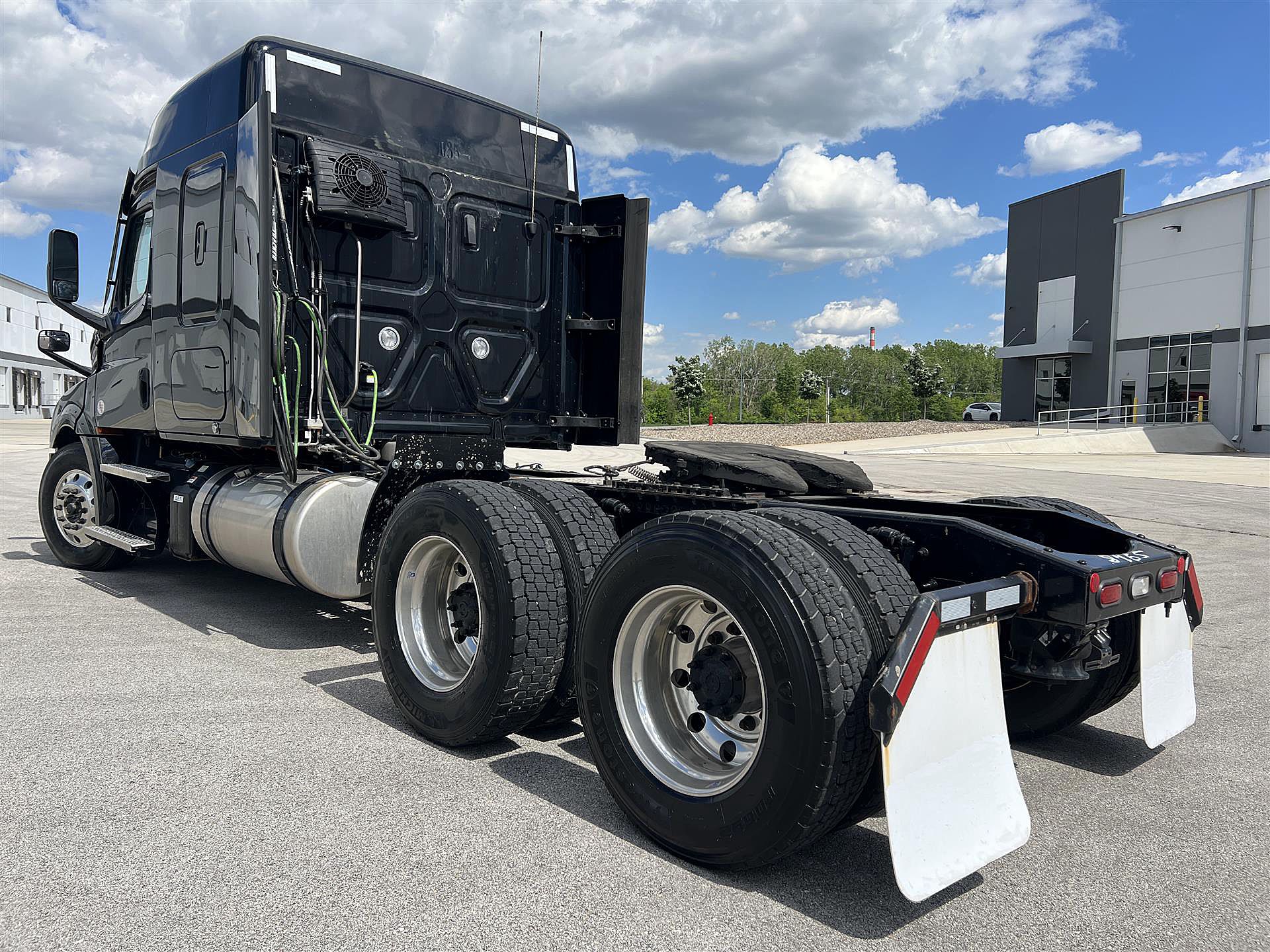 2022 Freightliner CASCADIA 126 (For Sale) | 72" Sleeper | #8465