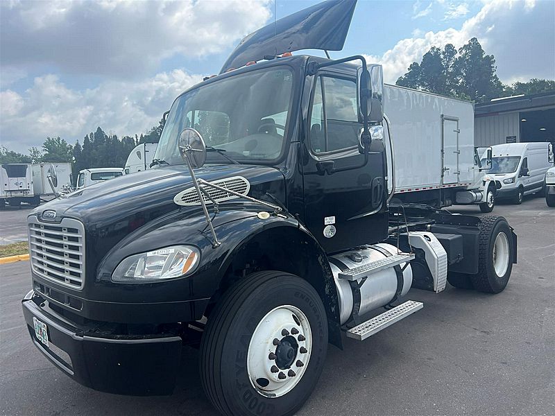 2017 Freightliner M2 106 (For Sale) | Day Cab | #677132