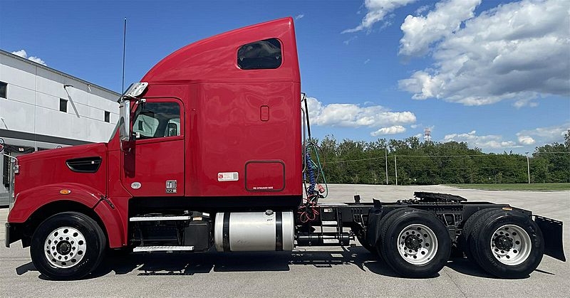 2018 Freightliner Coronado SD 122 For Sale | 72" Sleeper | #8434
