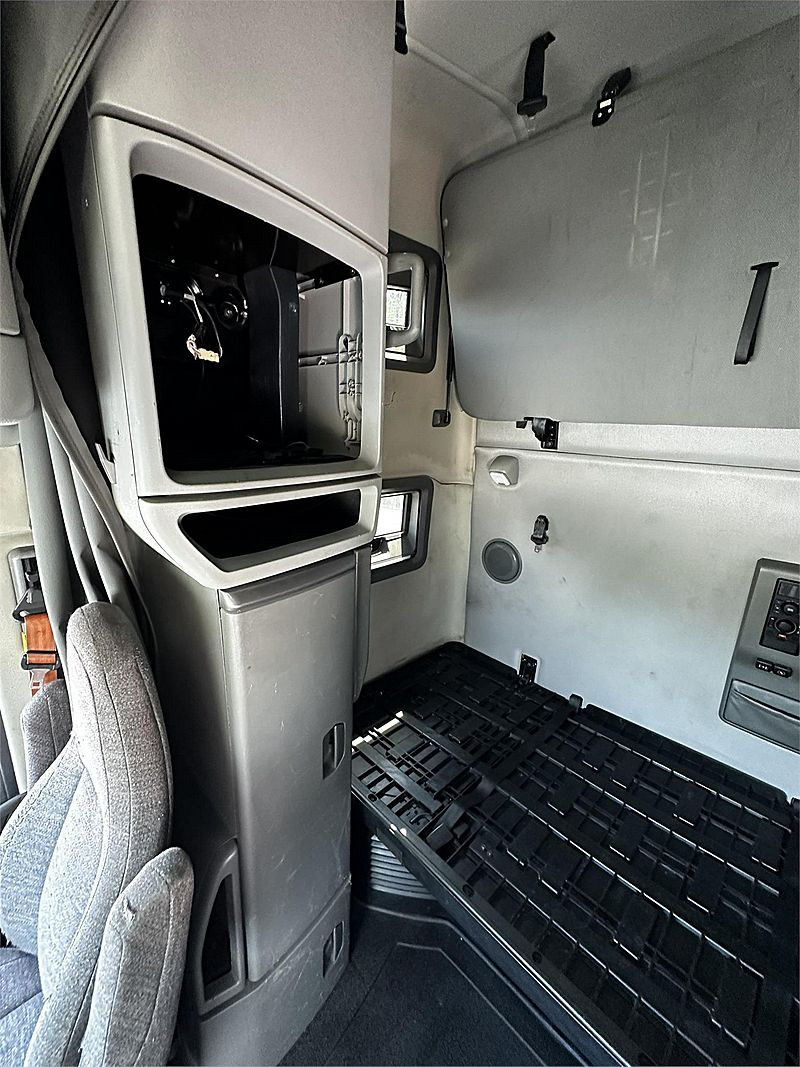 2019 Volvo VNL 760 For Sale | Raised Roof Sleeper Sleeper | #1097962