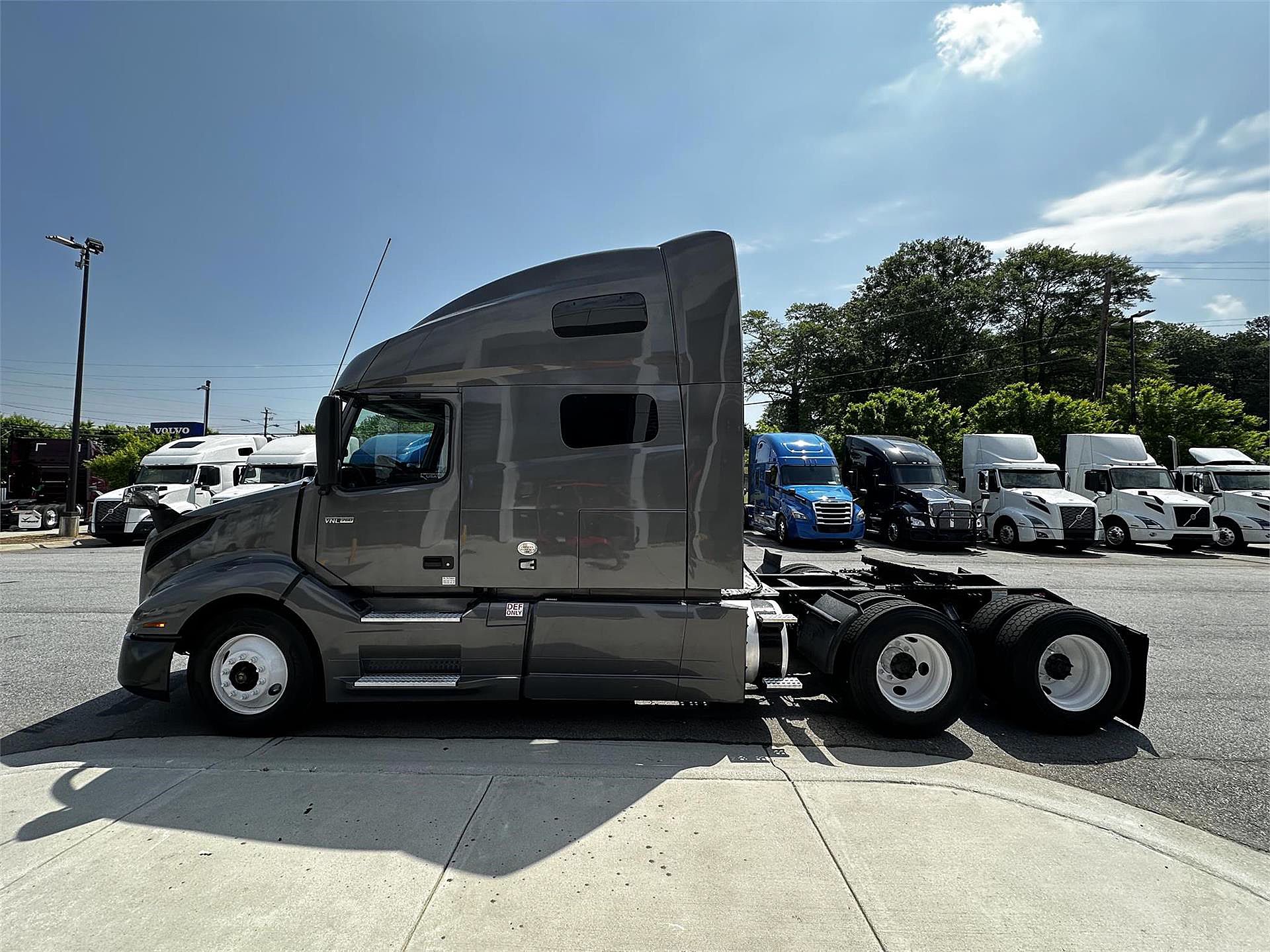 2019 Volvo VNL 760 For Sale | Raised Roof Sleeper Sleeper | #1097962