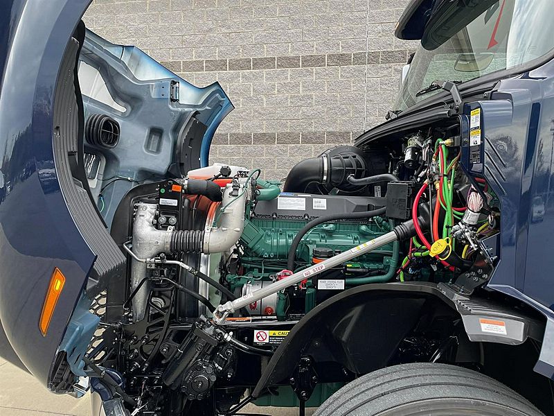 2025 Volvo VNL 860 For Sale | 70" Sleeper | #1208591