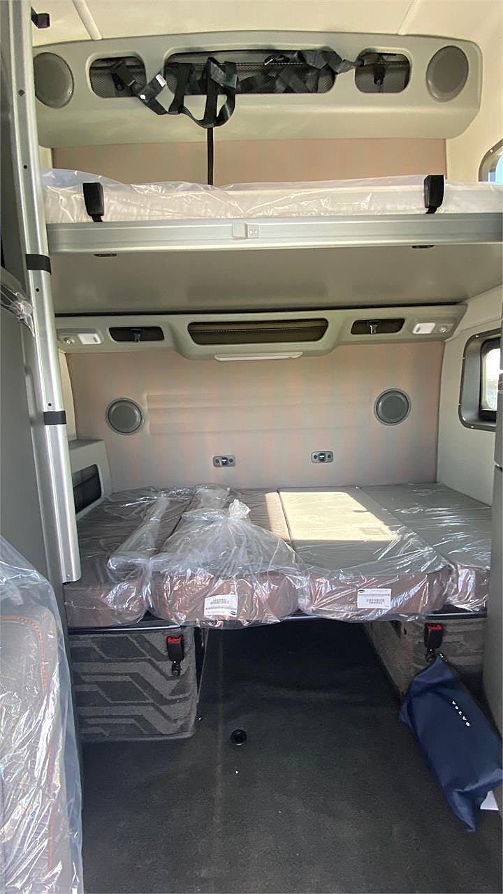 2025 Volvo VNL 860 For Sale | Raised Roof Sleeper Sleeper | #1205821