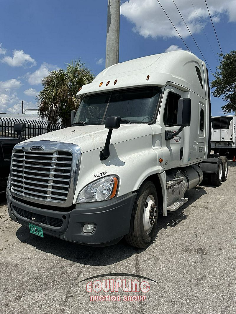 2015 Freightliner CASCADIA (For Sale) | Sleeper Truck | #DKFGL4558