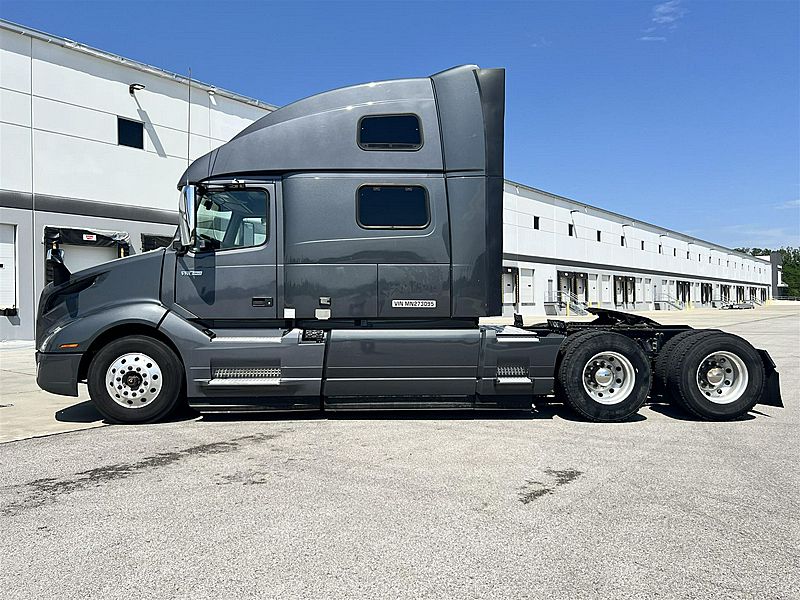 2021 Volvo VNL 860 For Sale | 77" Sleeper | #8471