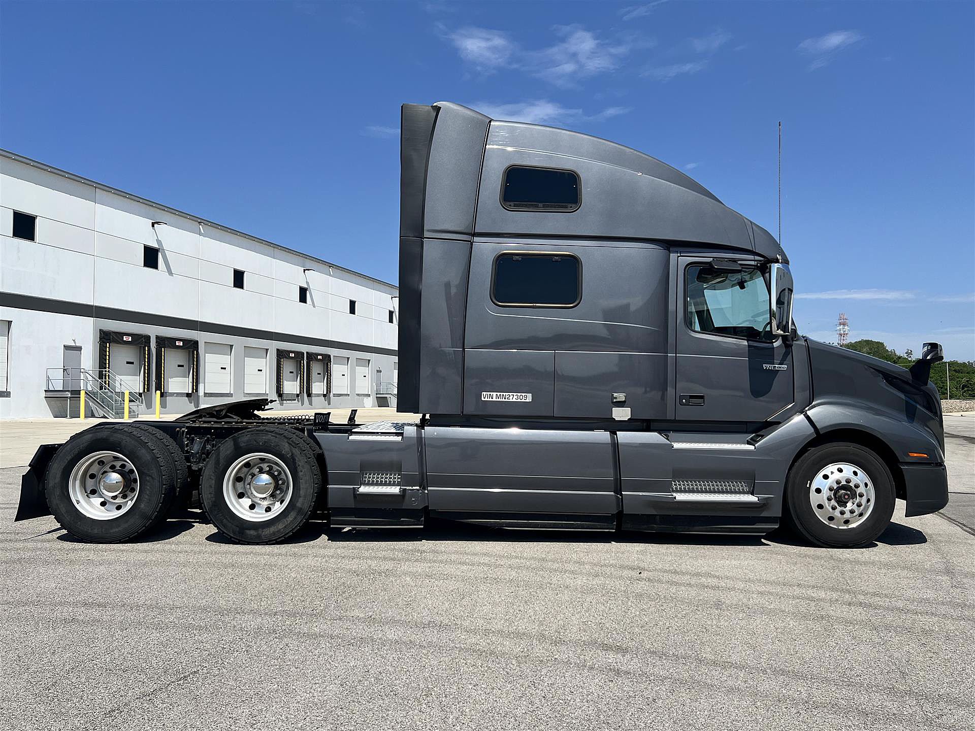 2021 Volvo VNL 860 For Sale | 77" Sleeper | #8471