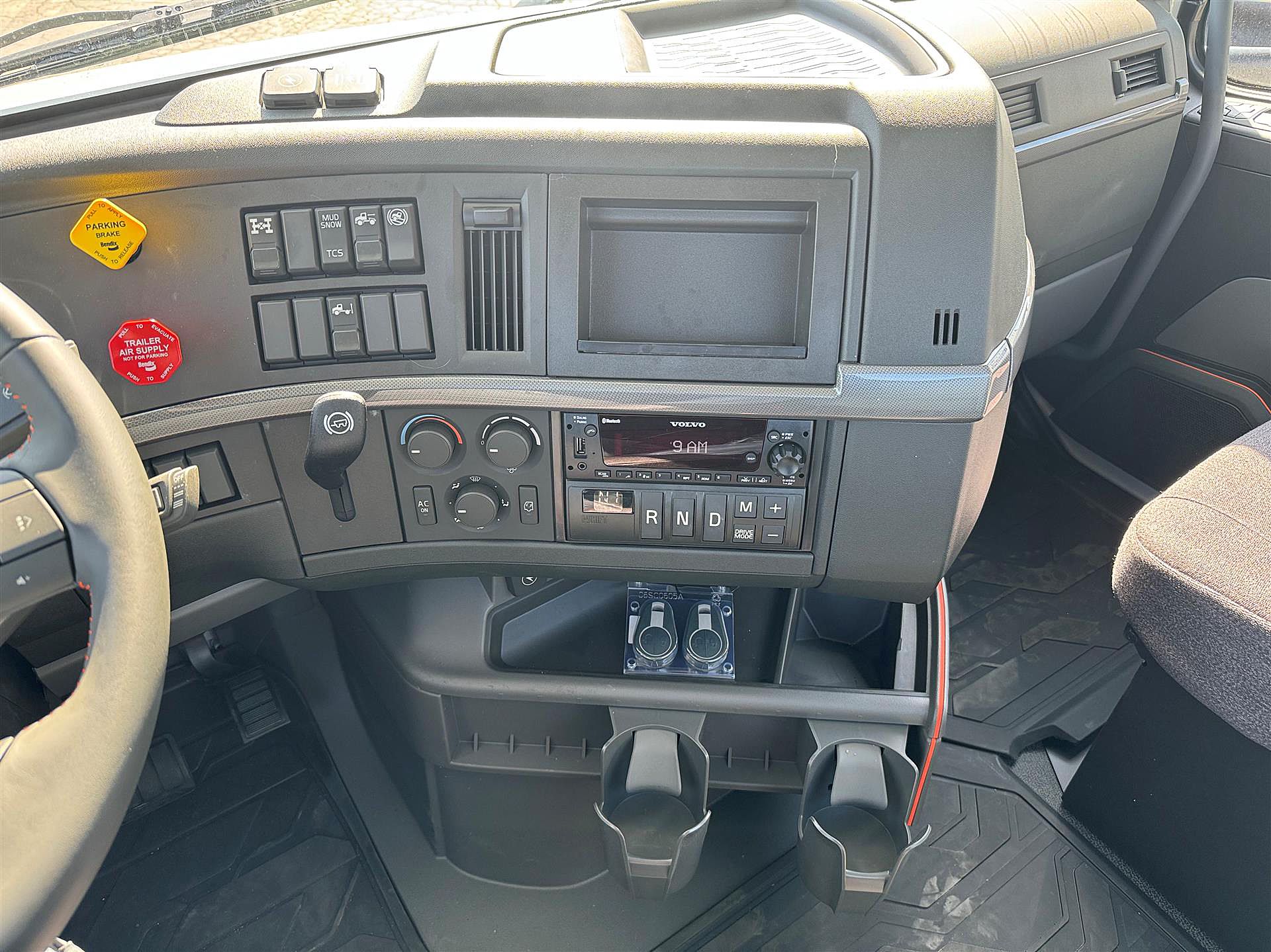 2025 Volvo VNL For Sale | Daycab Sleeper | #V673135