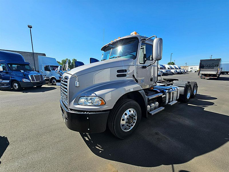 2017 Mack Pinnacle CXU600 (For Sale) | Day Cab | #677399