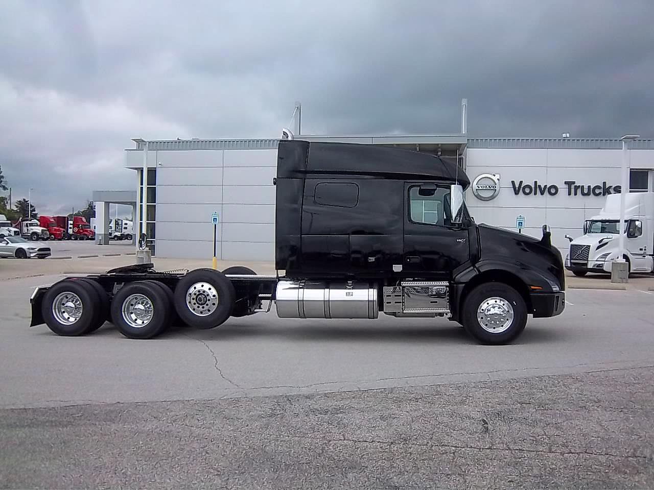 2025 Volvo VNL 740 For Sale | Mid Roof Sleeper | #V676574