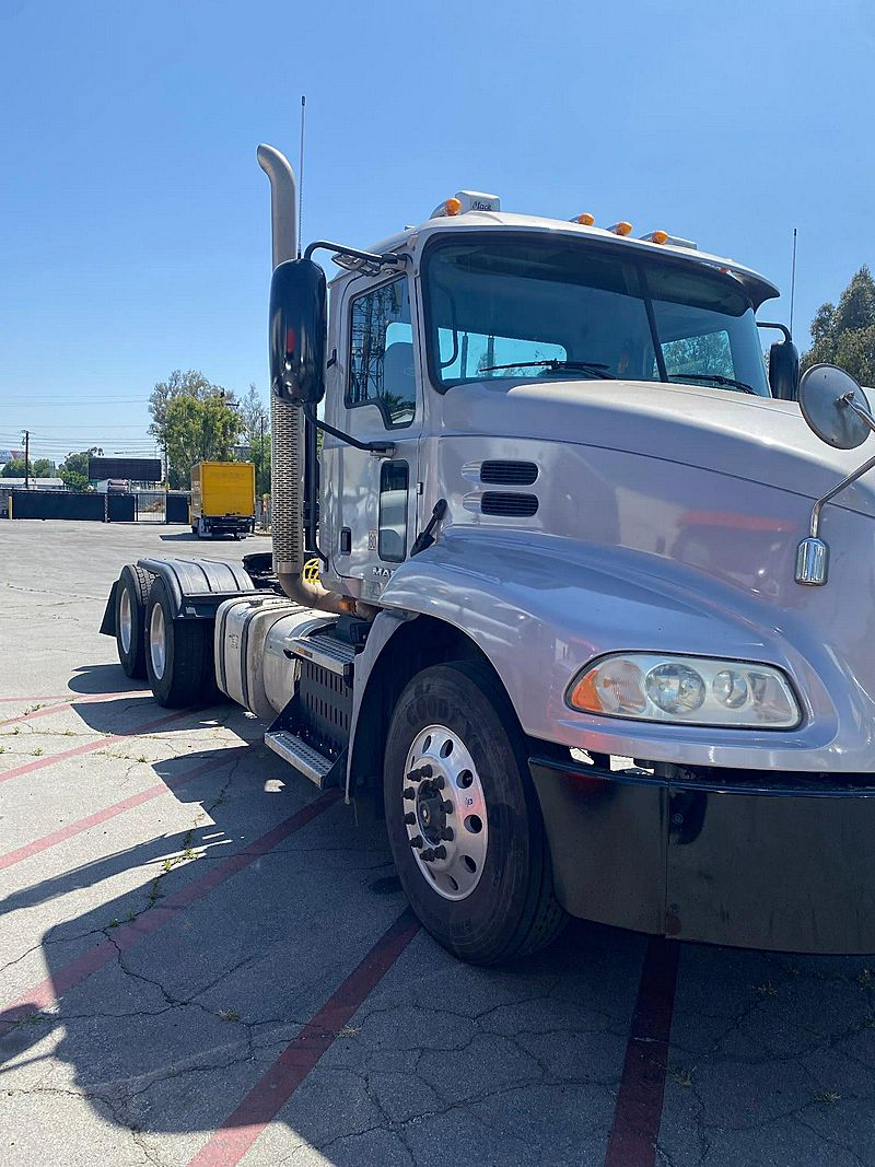 2017 Mack Pinnacle CXU600 (For Sale) | Day Cab | #677408
