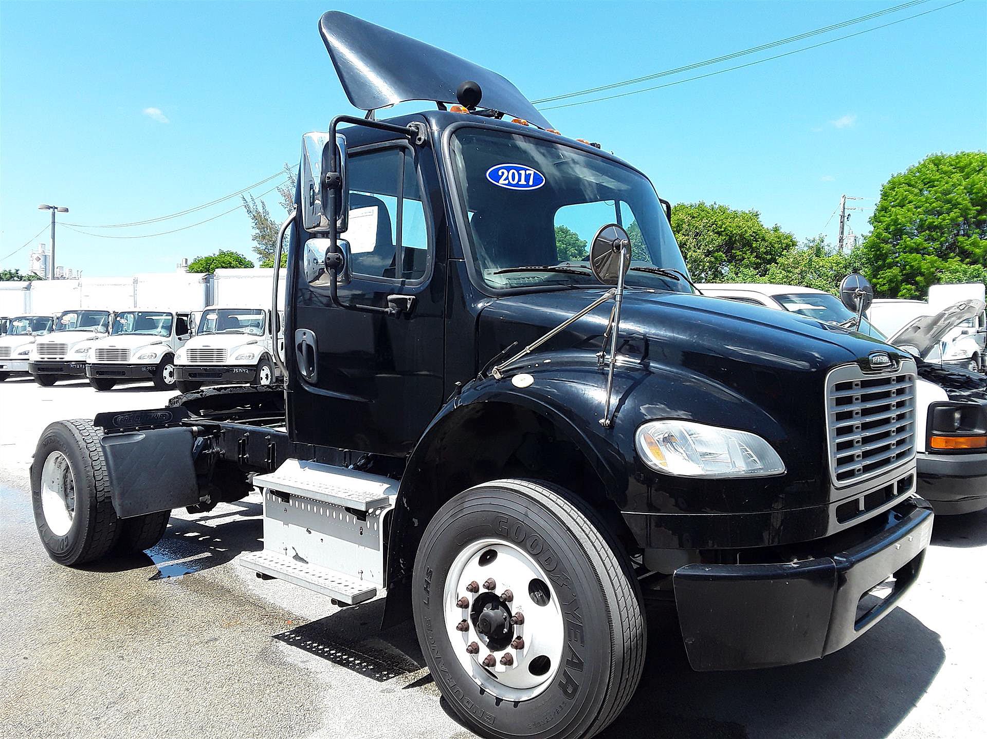2017 Freightliner M2 106 (For Sale) | Day Cab | #677138