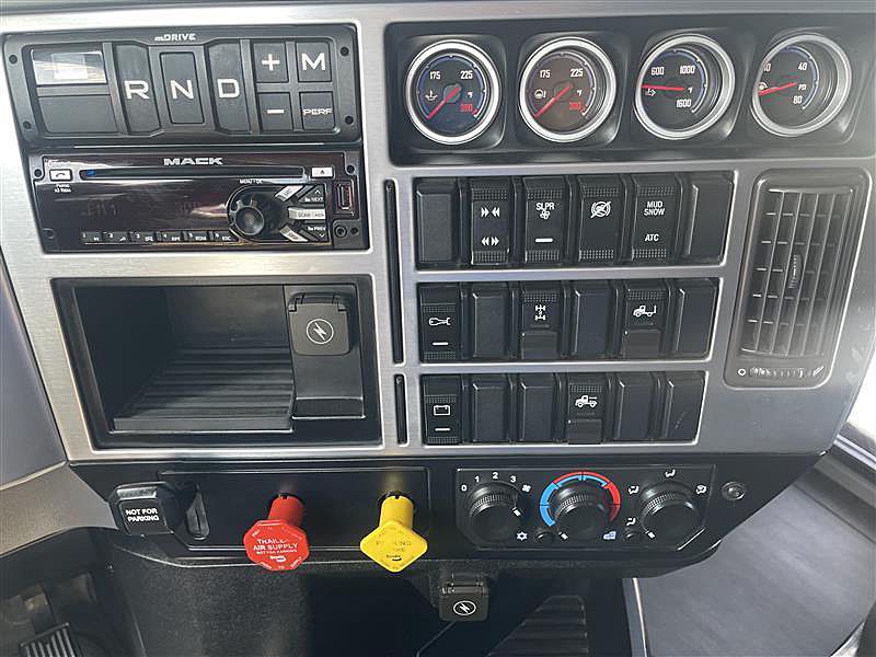2020 Mack ANTHEM (For Sale) | 70" Sleeper | # 255670