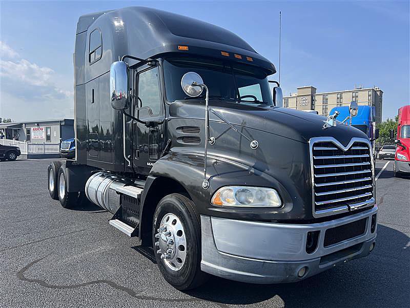 2017 Mack Pinnacle CXU613 (For Sale) | 70" Sleeper | # 5650264