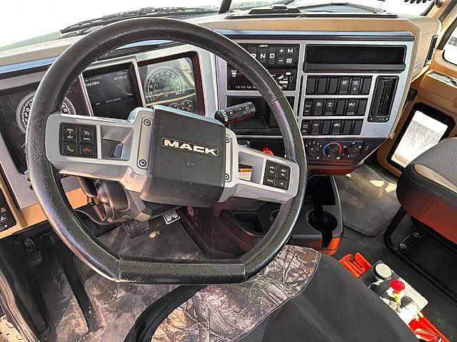 2019 Mack Pinnacle PI64T M778 For Sale | Daycab Sleeper | # 13MU003187