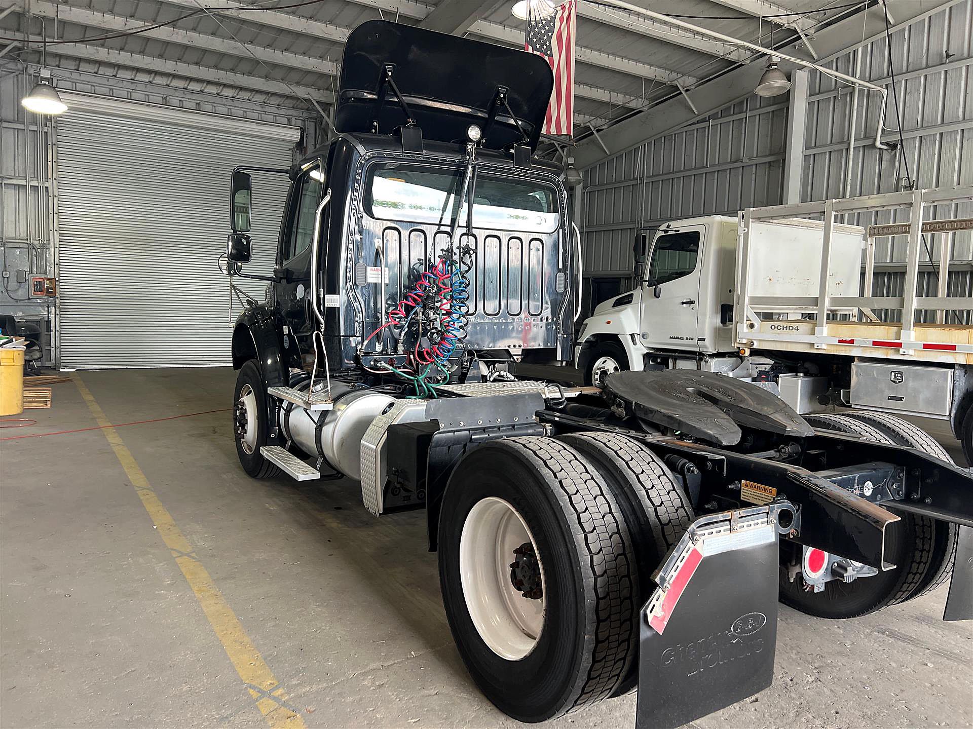 2017 Freightliner M2 106 (For Sale) | Day Cab | #677131