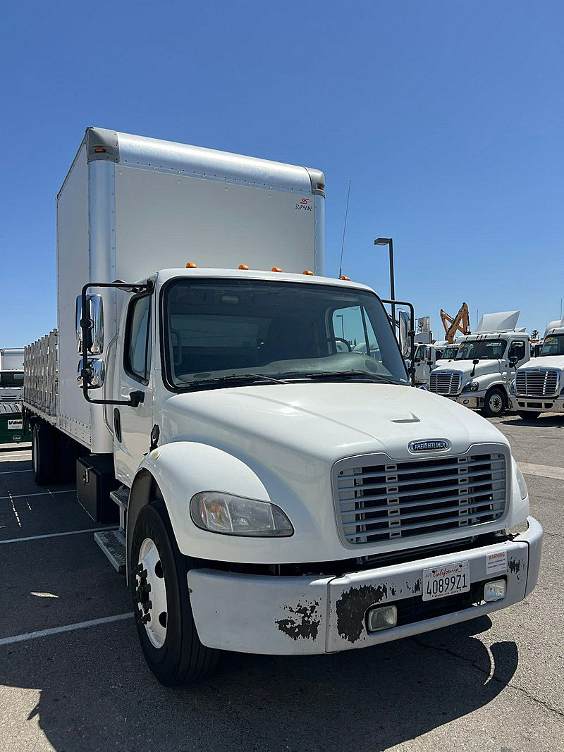 2017 Freightliner M2 106 For Sale | 26' Box | #672883