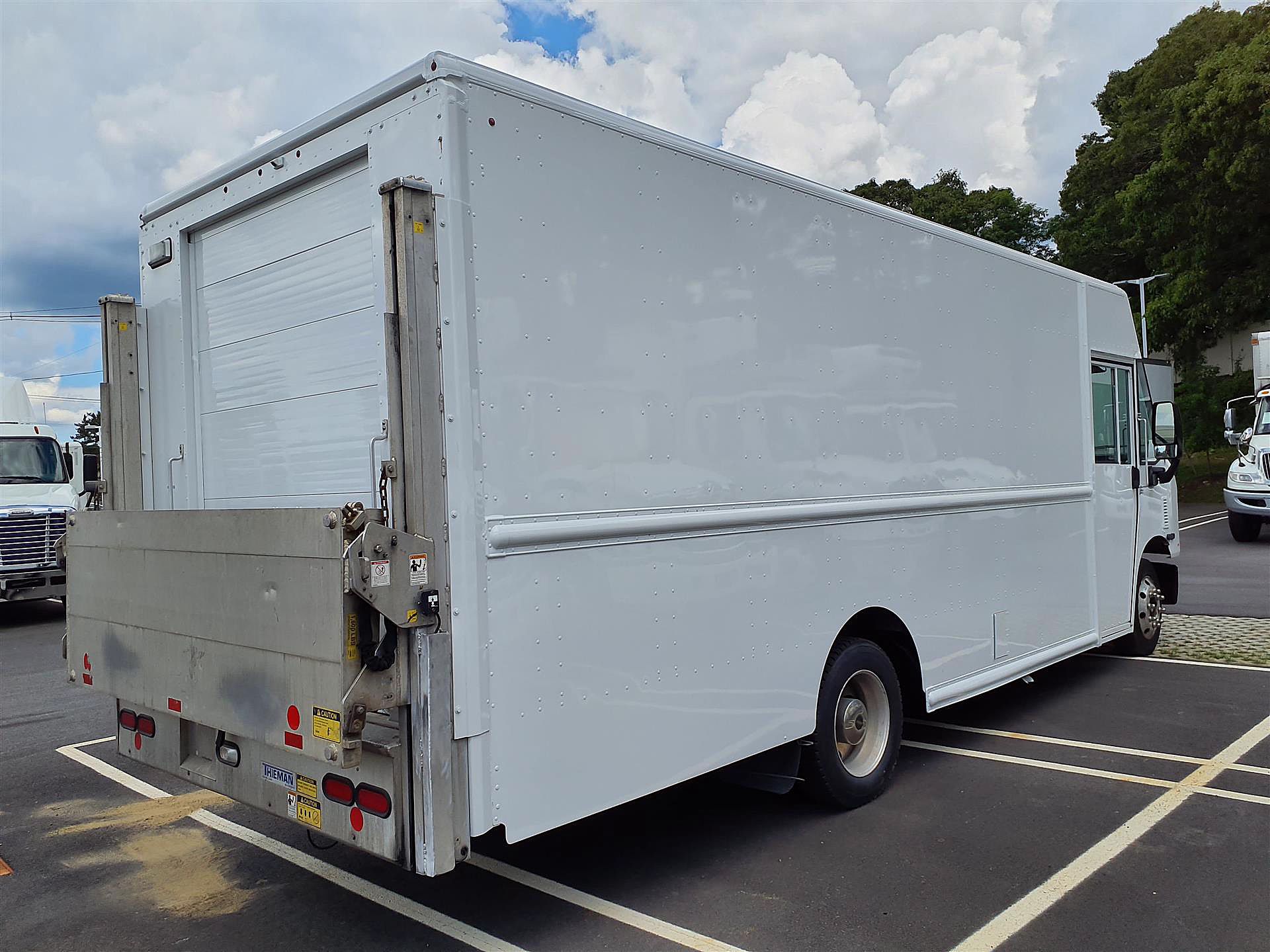 2017 Freightliner MT45 For Sale | 18' Box | #680854