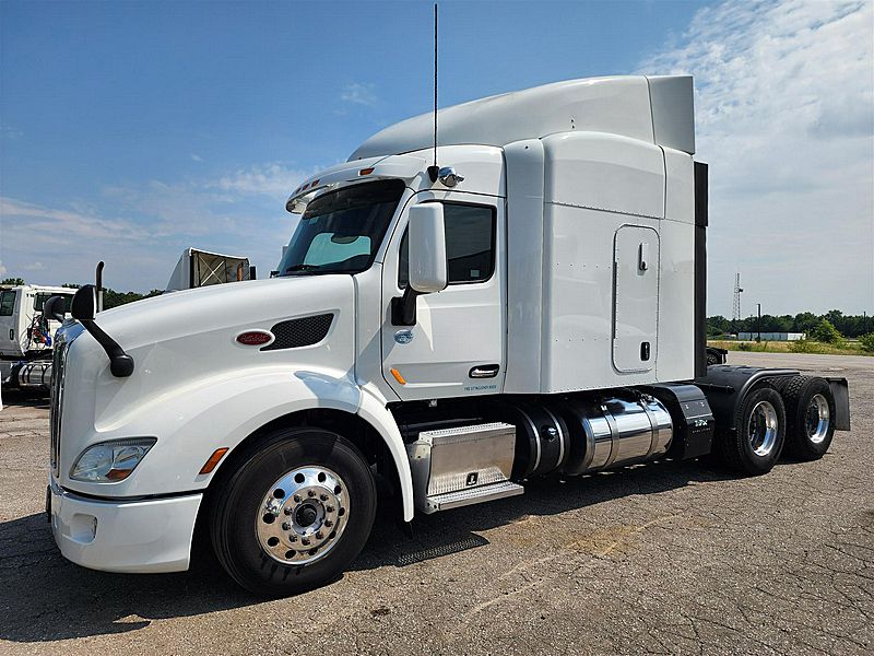 2017 Peterbilt 579 For Sale | 72" Sleeper | #9*238