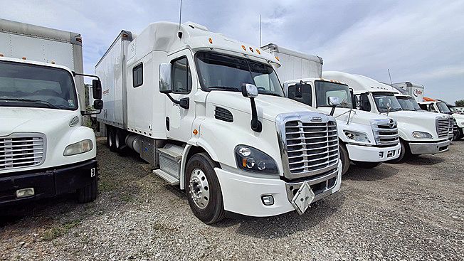 2013 Freightliner Cascadia For Sale | 21' Box | #Bt3260