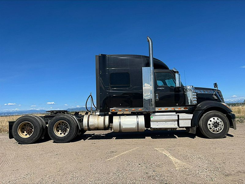 2019 International LoneStar For Sale | 73" Sleeper | # KN318379