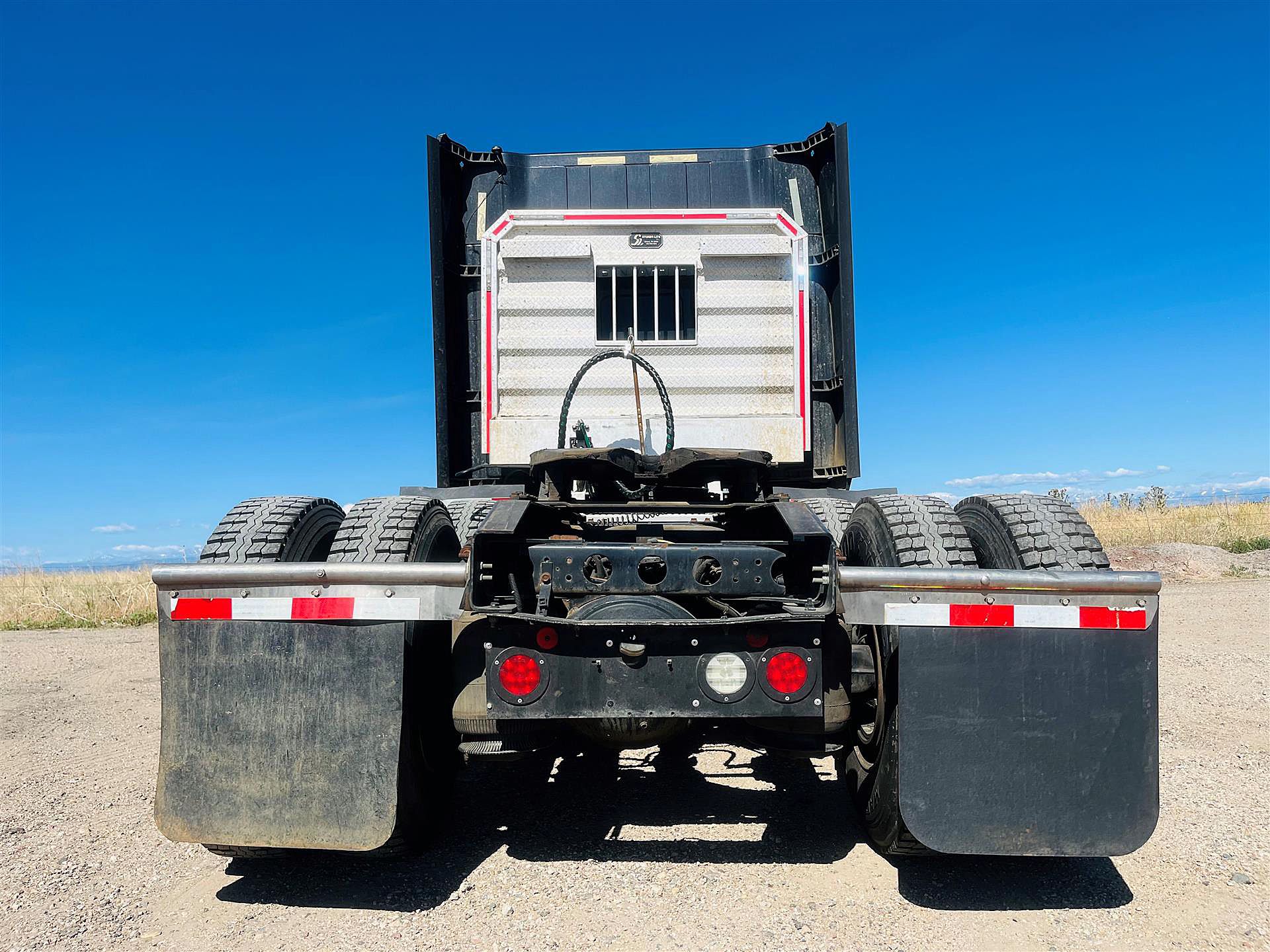 2019 International LoneStar For Sale | 73" Sleeper | # KN318379