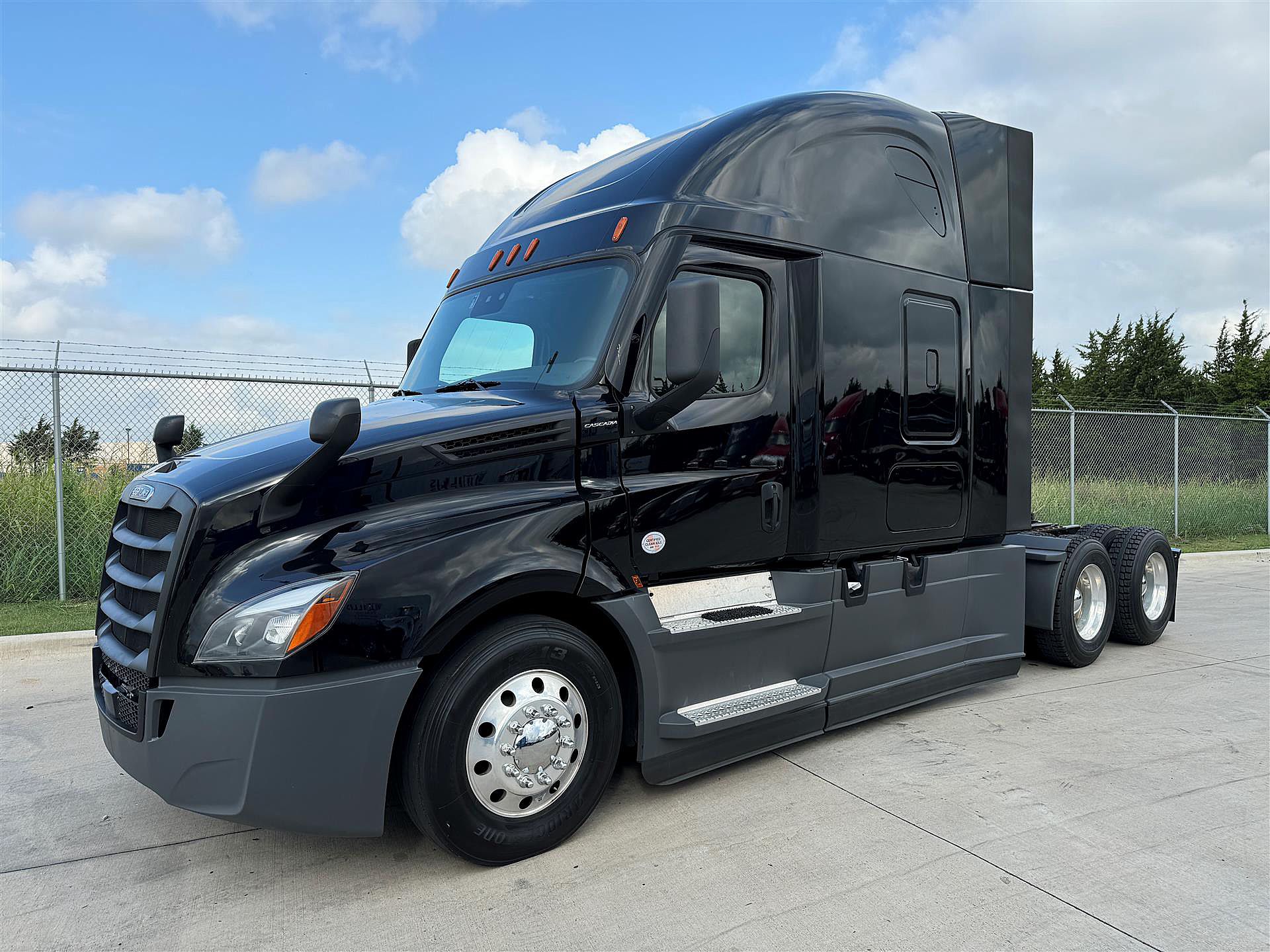 2023 Freightliner EVOLUTION126 For Sale | 72" Sleeper | #0579115