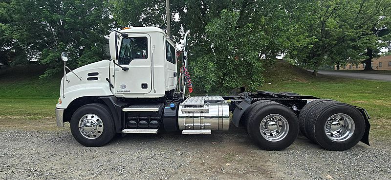 2017 Mack Pinnacle CXU613 For Sale | Day Cab | # 677403