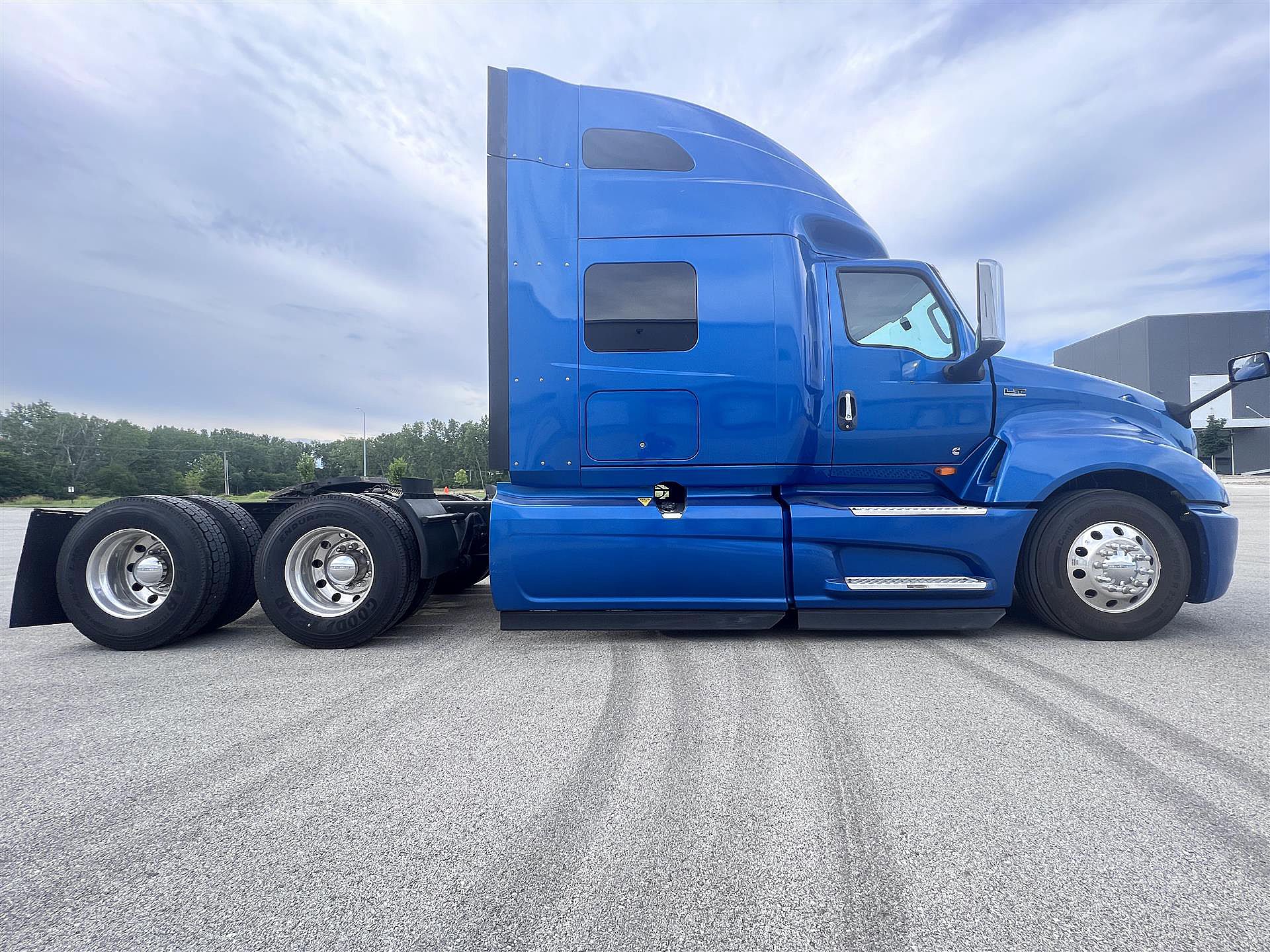 2022 International LT For Sale | Mid Roof Sleeper | # 73931