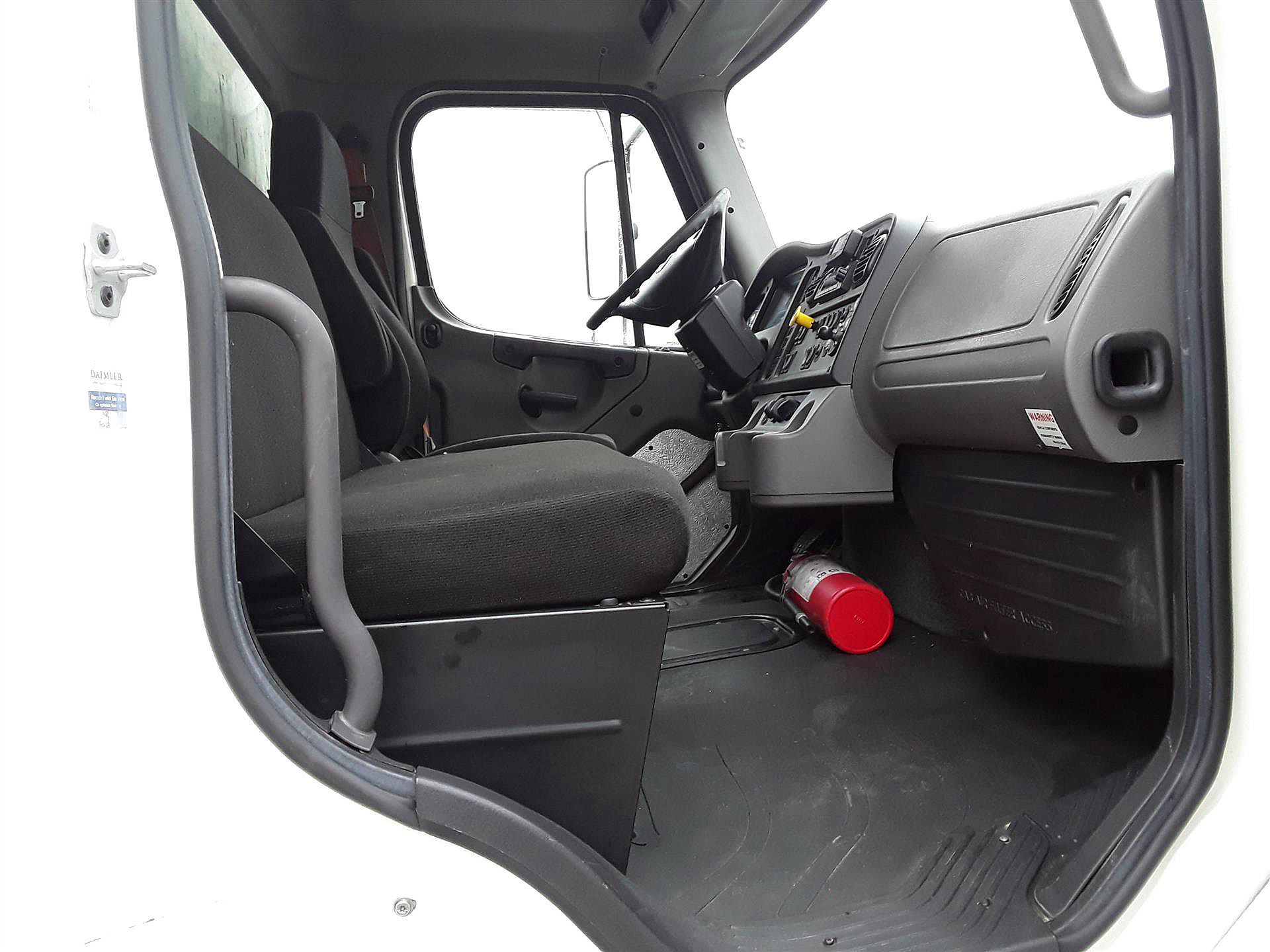 2020 Freightliner M2 106 (For Sale) | Day Cab | #270323
