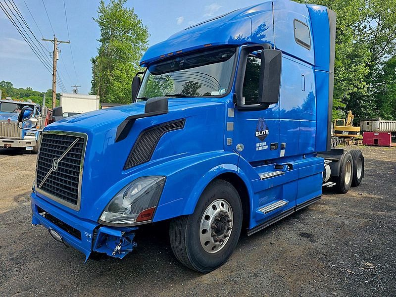 Volvo Sleeper Trucks (D13 450-500 HP Engines) For Sale
