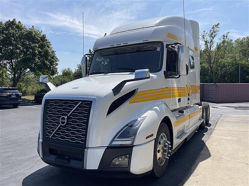 2020 Volvo VNL 740 For Sale | 70" Sleeper | #266123