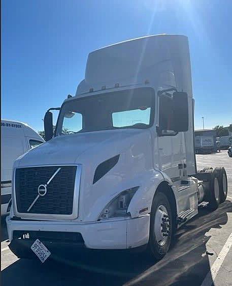 2018 Volvo VNL64T-300 For Sale | Day Cab | #222260