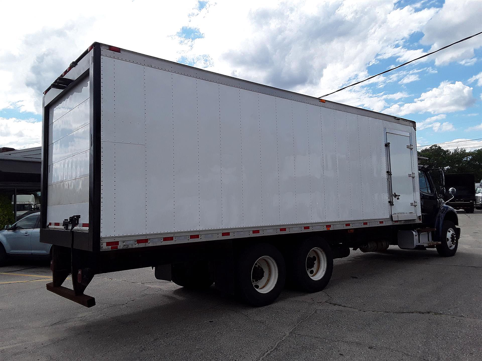 2019 Freightliner M2 106 For Sale | 26' Box | #823072